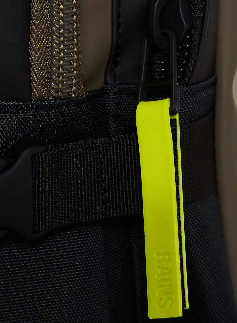 Plecak Rains Charger Backpack - black-wood 1386-55 - Equip.pl Warszawa