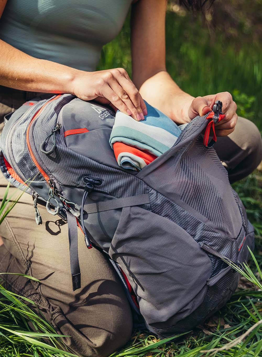 Plecak trekkingowy damski Gregory Maya 20 - iris red 145279-9975 - Equip.pl Warszawa